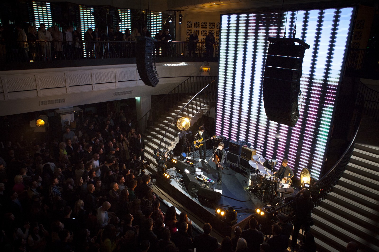 Burberry Acoustic présente Jake Bugg Live au 121 Regent Street ...