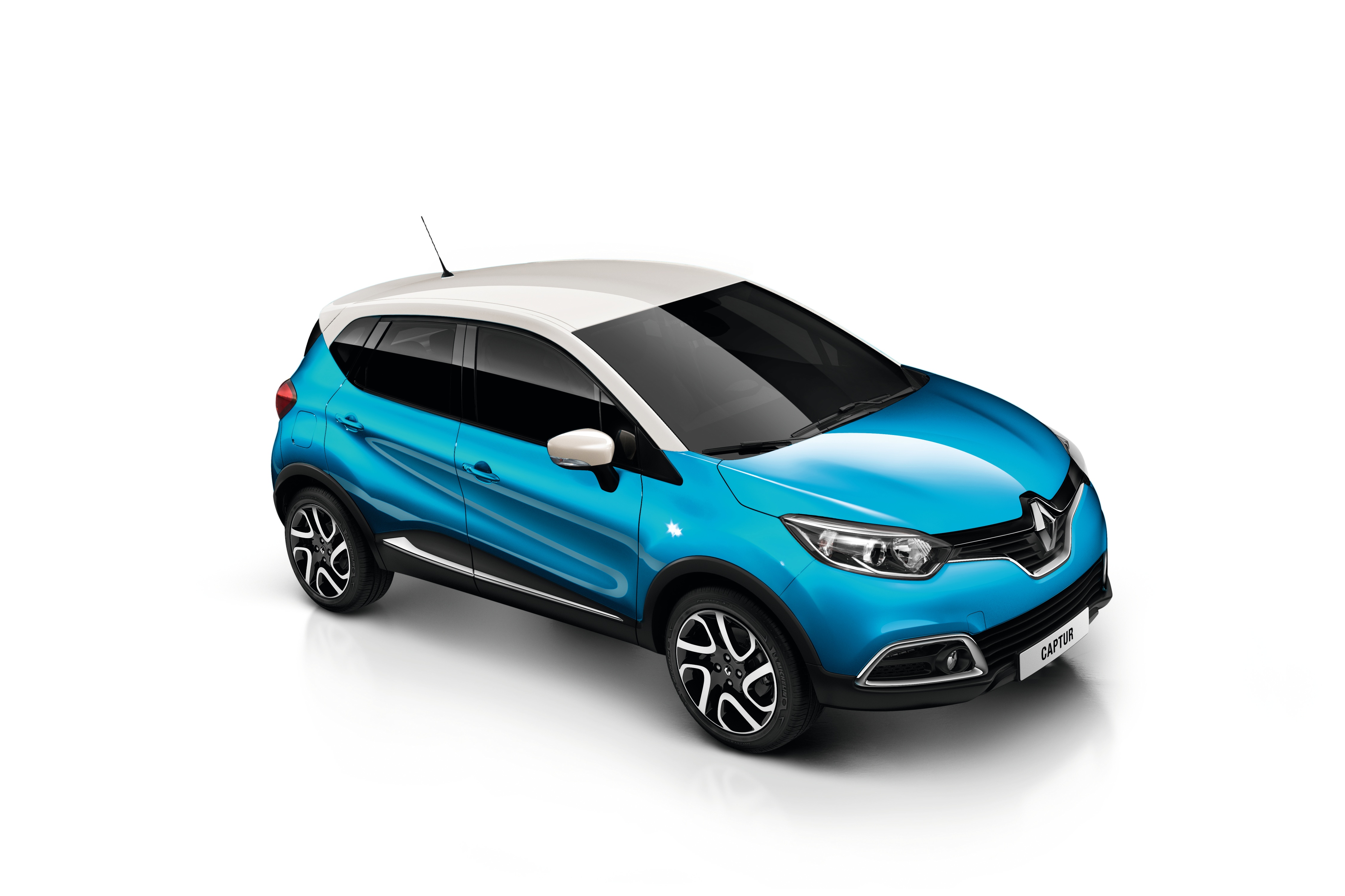 Capture life avec la nouvelle Renault Captur - LUXSURE - Fashion Magazine