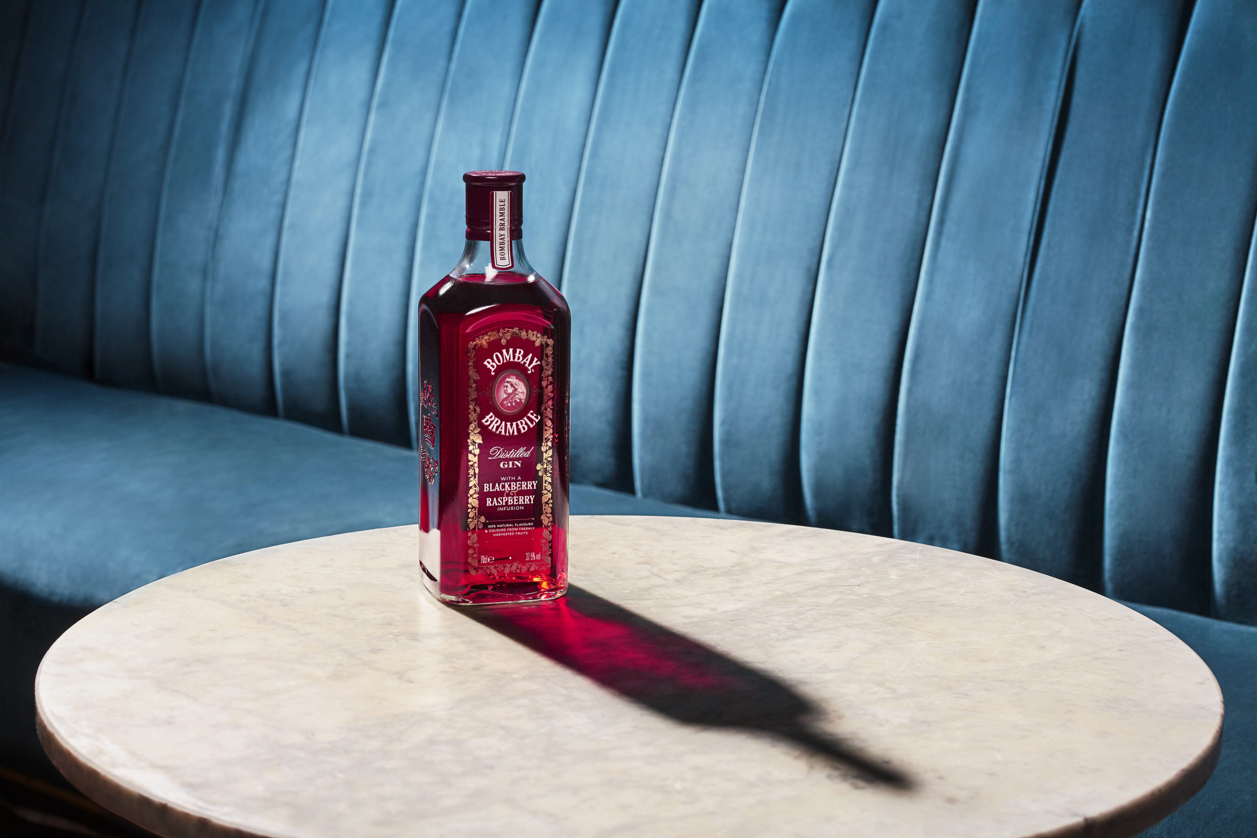 Bombay Bramble(R) : premier gin aromatisé de la marque Bombay Sapphire ...