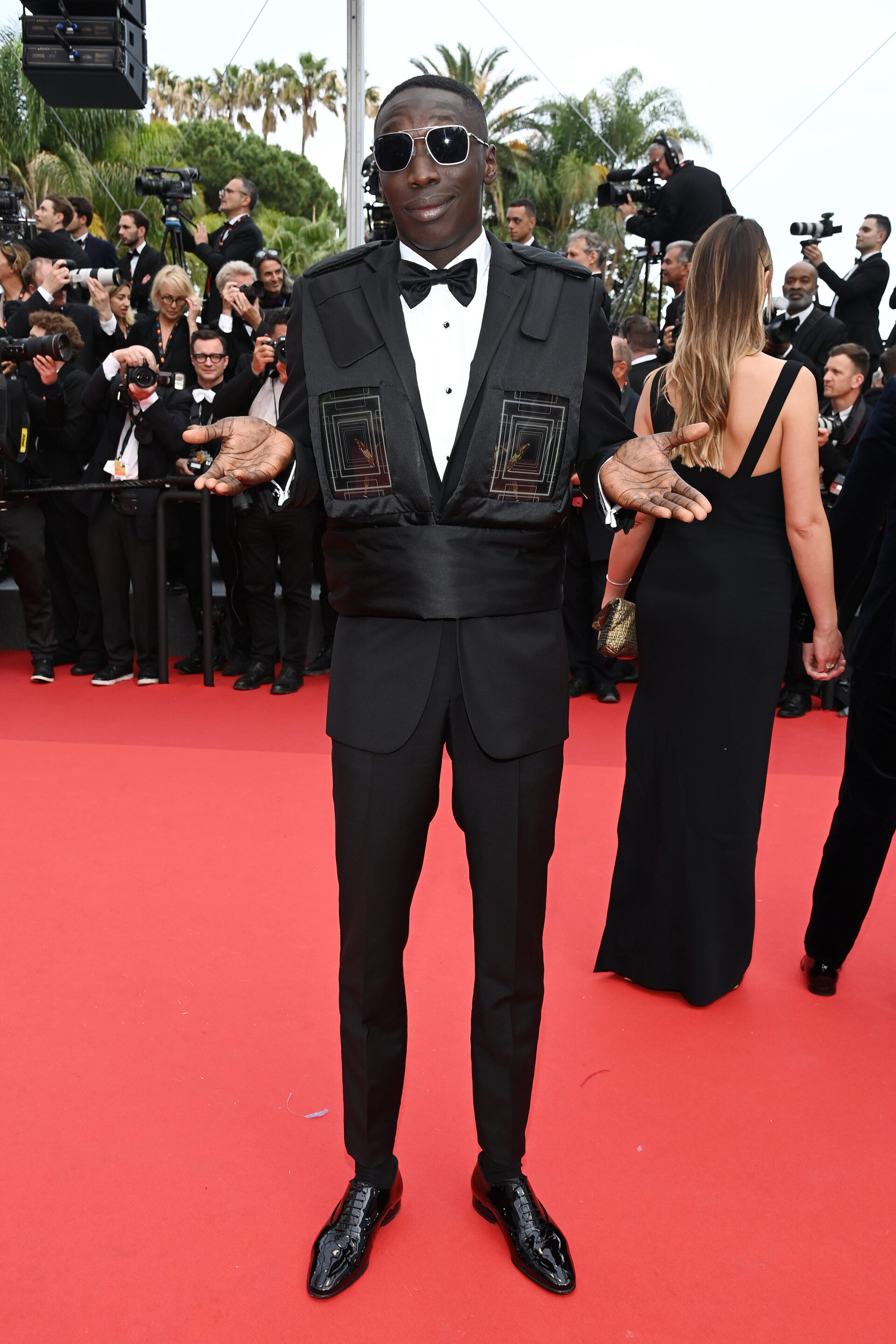 Khaby Lame en BOSS à la première de Top Gun au Festival de Cannes - Luxsure