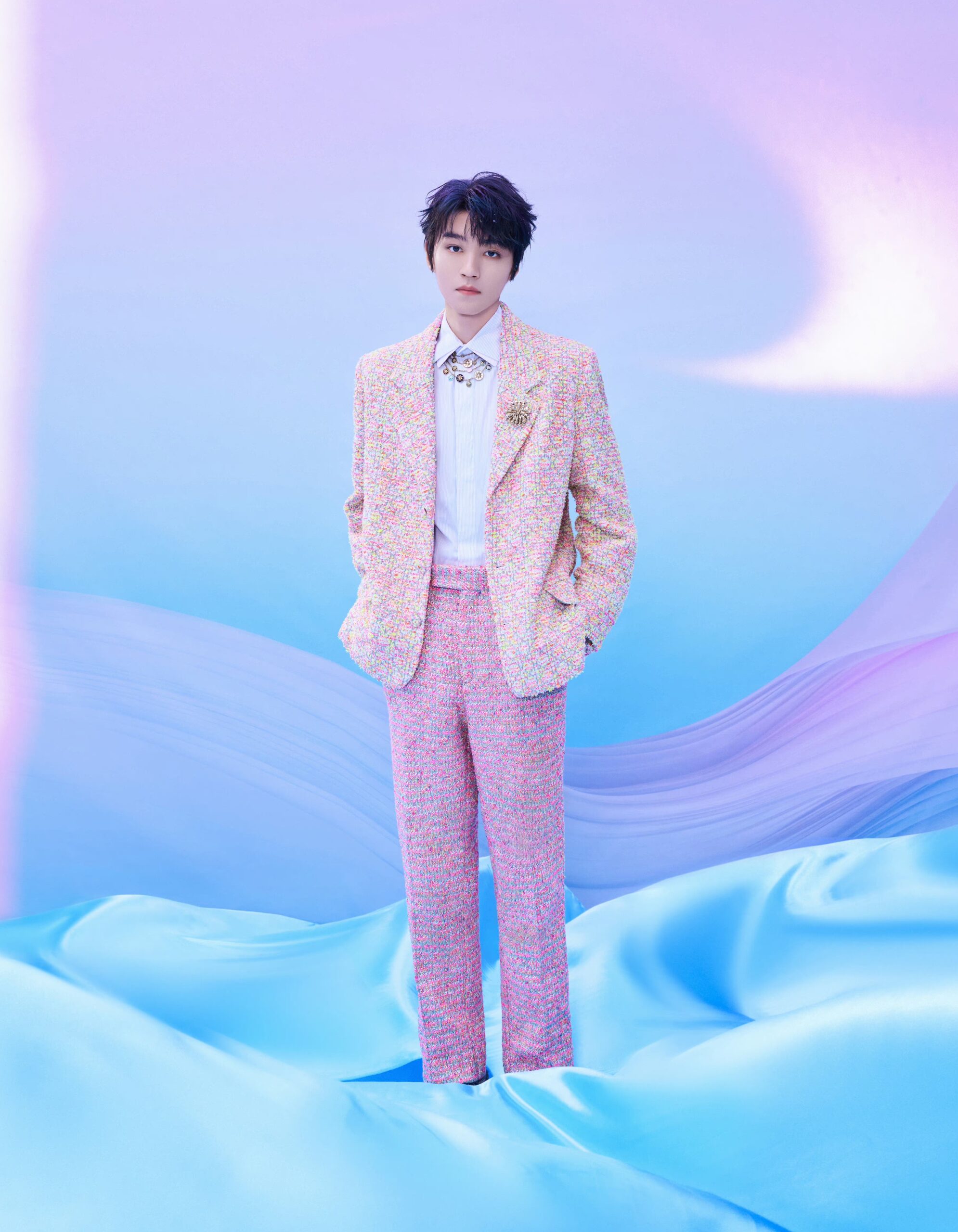 Karry Wang en Dior par Kim Jones: Une Élégance Réinventée au Concert du 10e Anniversaire des ...