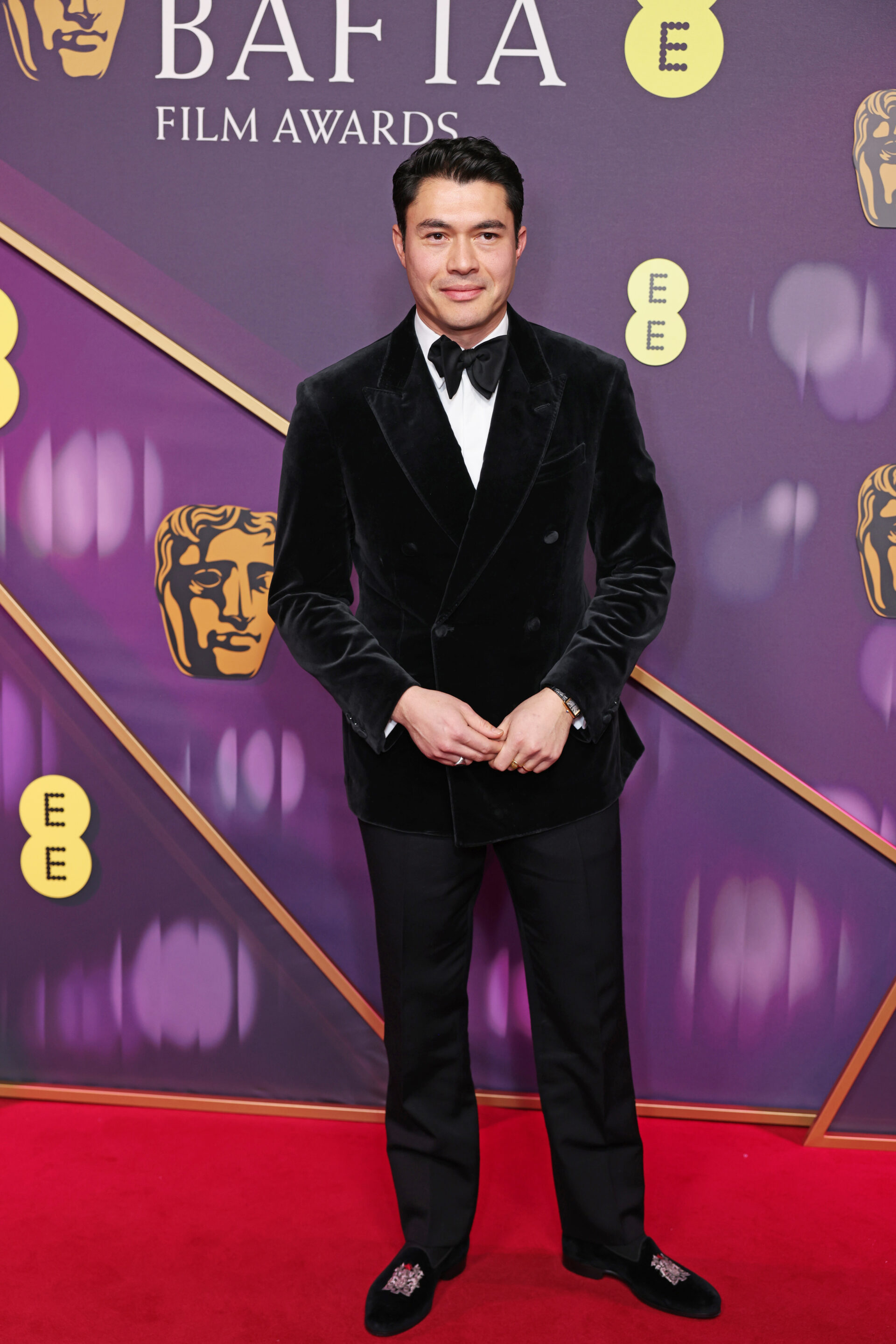 Henry Golding incarne l’élégance britannique en Dunhill aux BAFTA 2025 ...