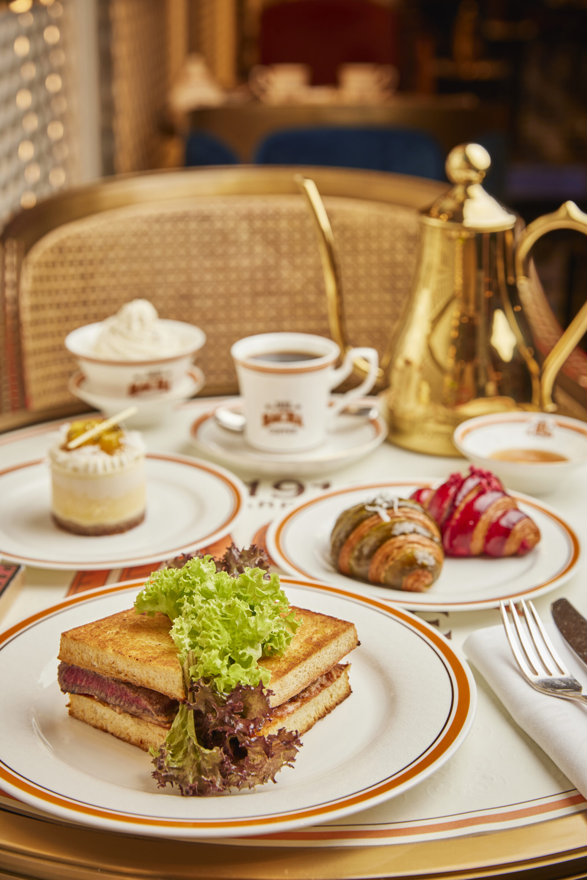 Bacha Coffee ouvre à Paris : un temple sensoriel du café sur les Champs ...