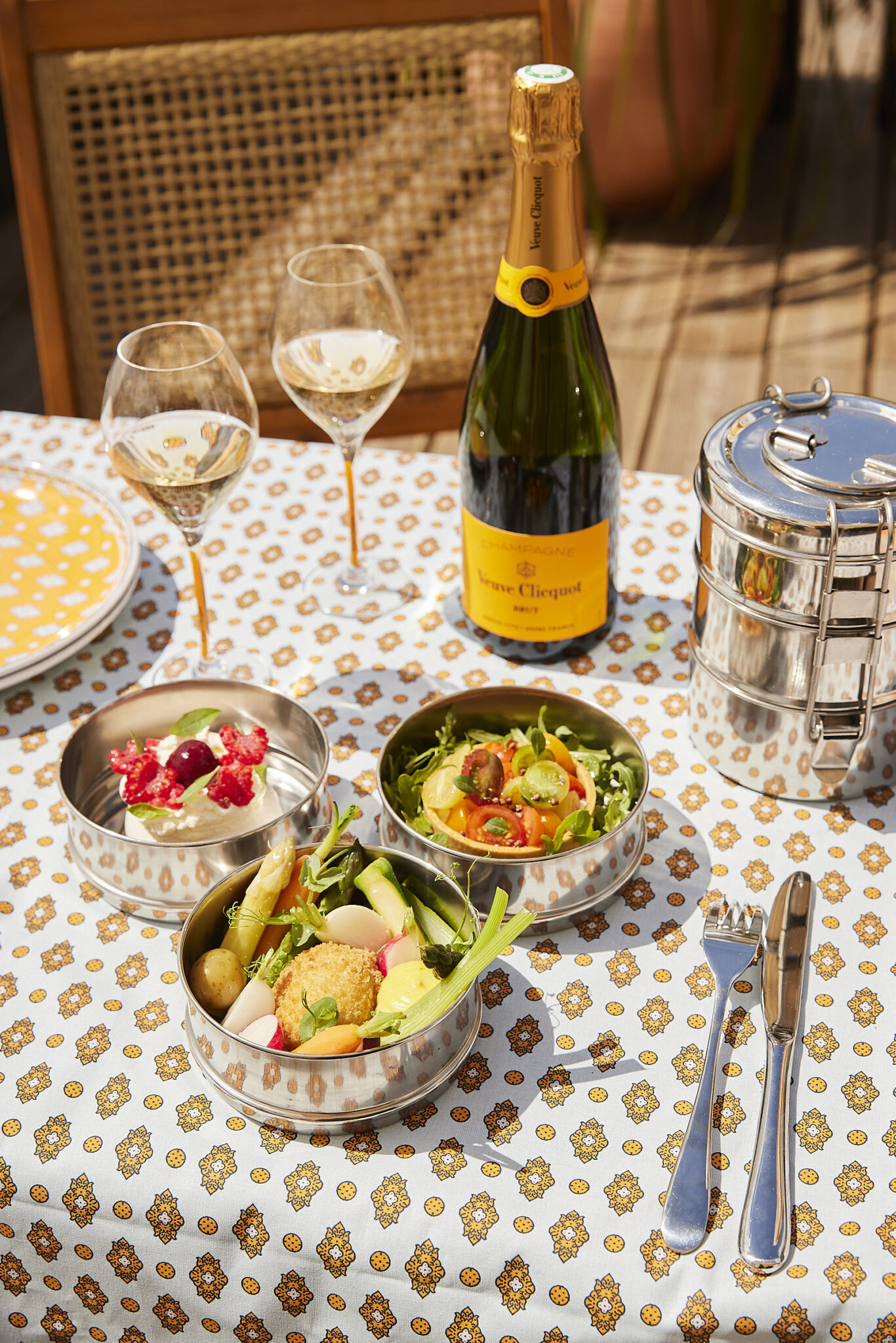 LE PICNIC by Veuve Clicquot : champagne, soleil et dolce vita sur les ...