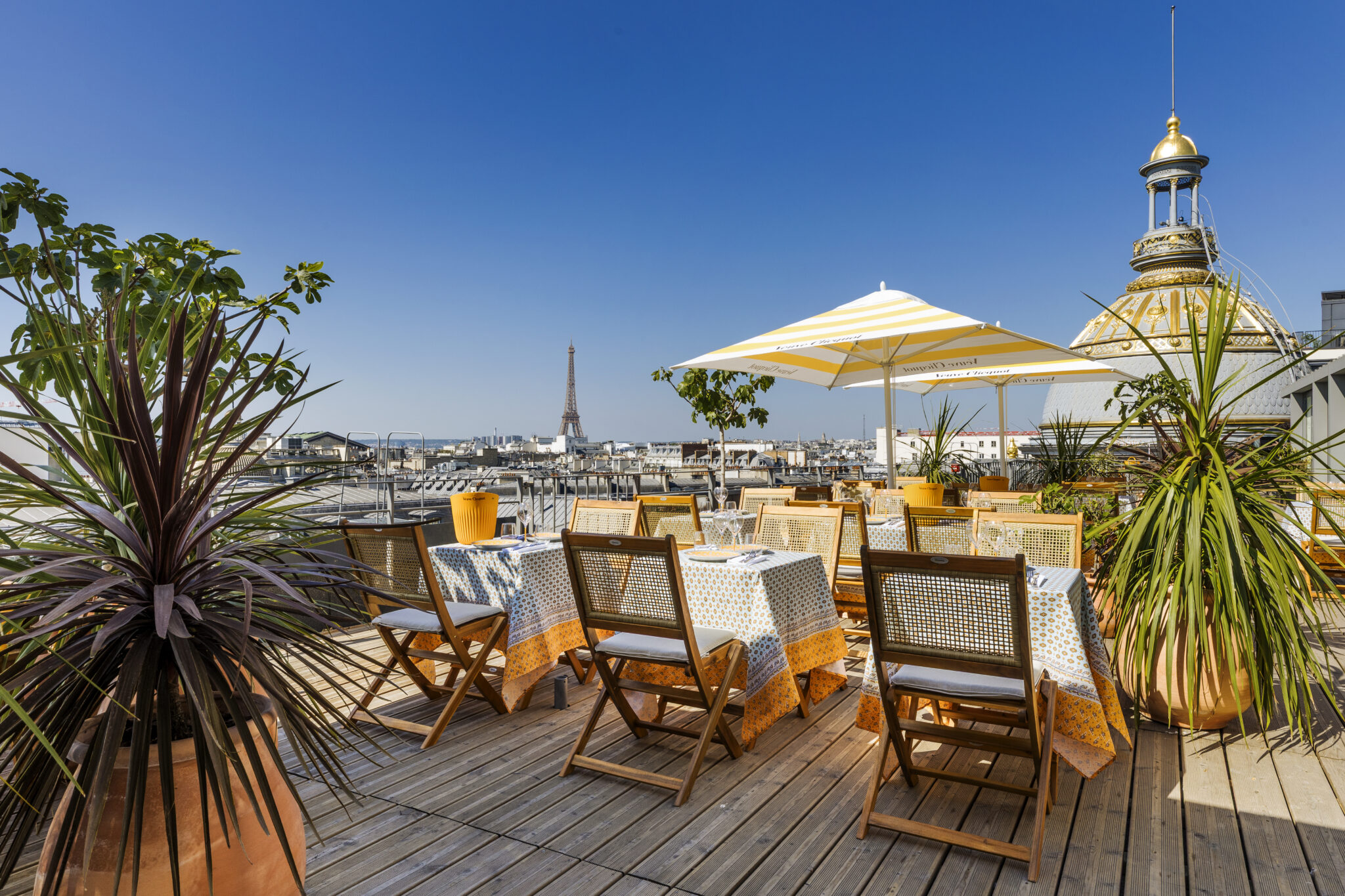 LE PICNIC by Veuve Clicquot : champagne, soleil et dolce vita sur les ...