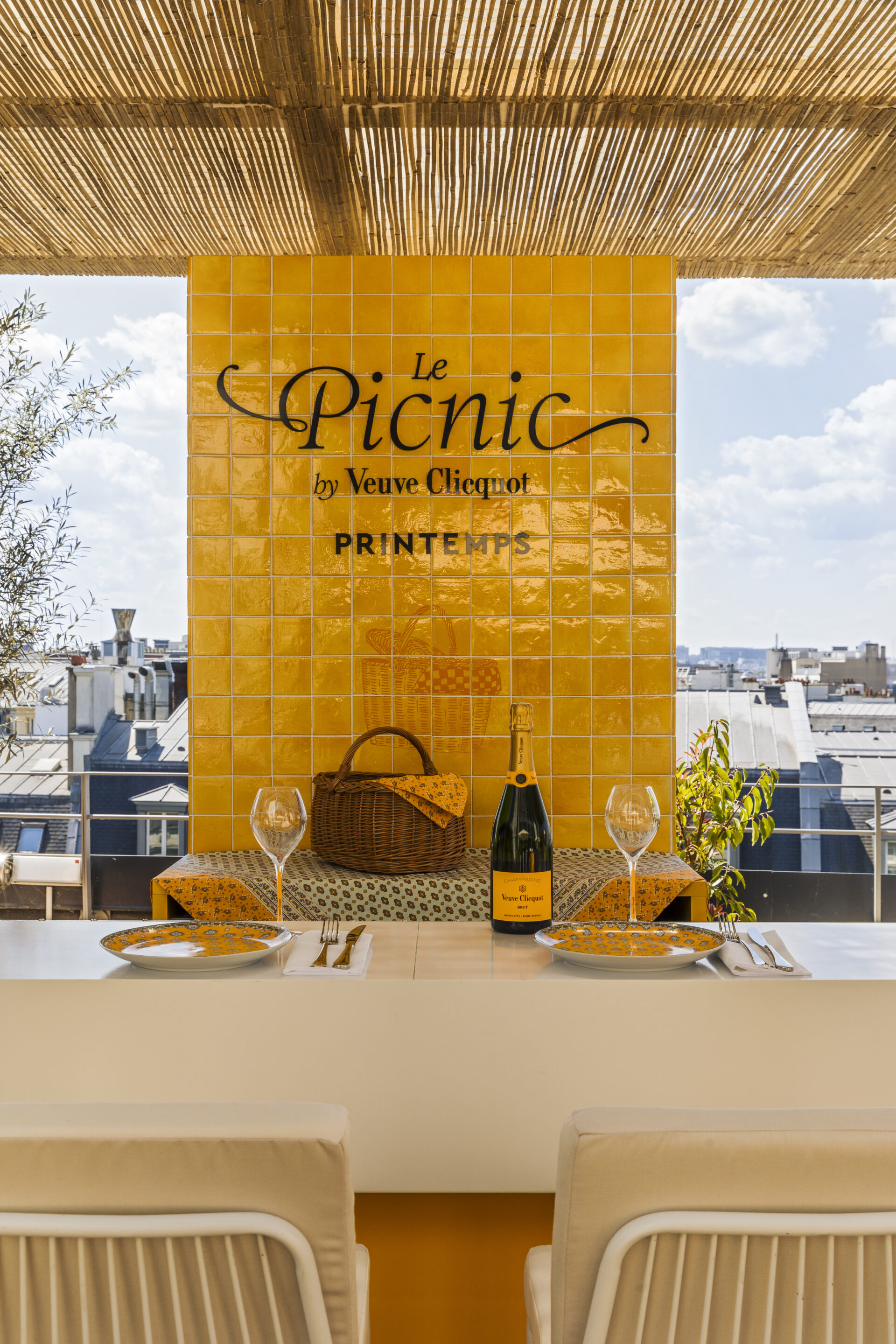 LE PICNIC by Veuve Clicquot : champagne, soleil et dolce vita sur les ...