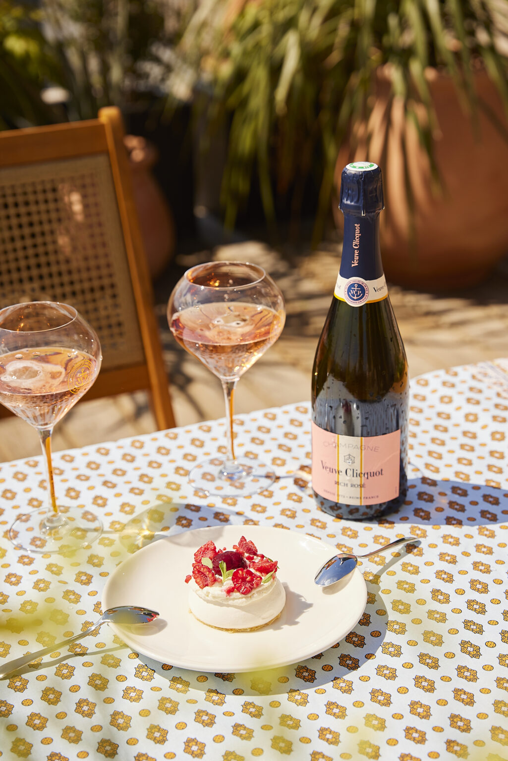 LE PICNIC by Veuve Clicquot : champagne, soleil et dolce vita sur les ...