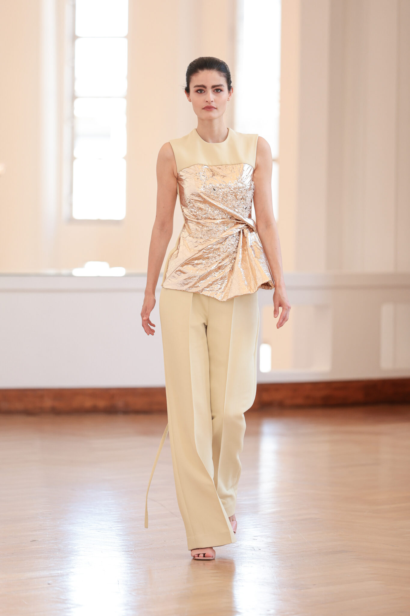 Natan Couture AH25/26 : l’élégance sculpturale d’un hiver incarné - Luxsure