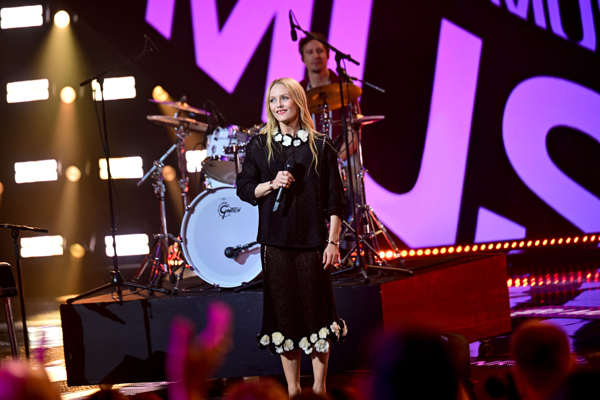 Vanessa Paradis, éternelle muse de Chanel, éblouit aux NRJ Music Awards ...